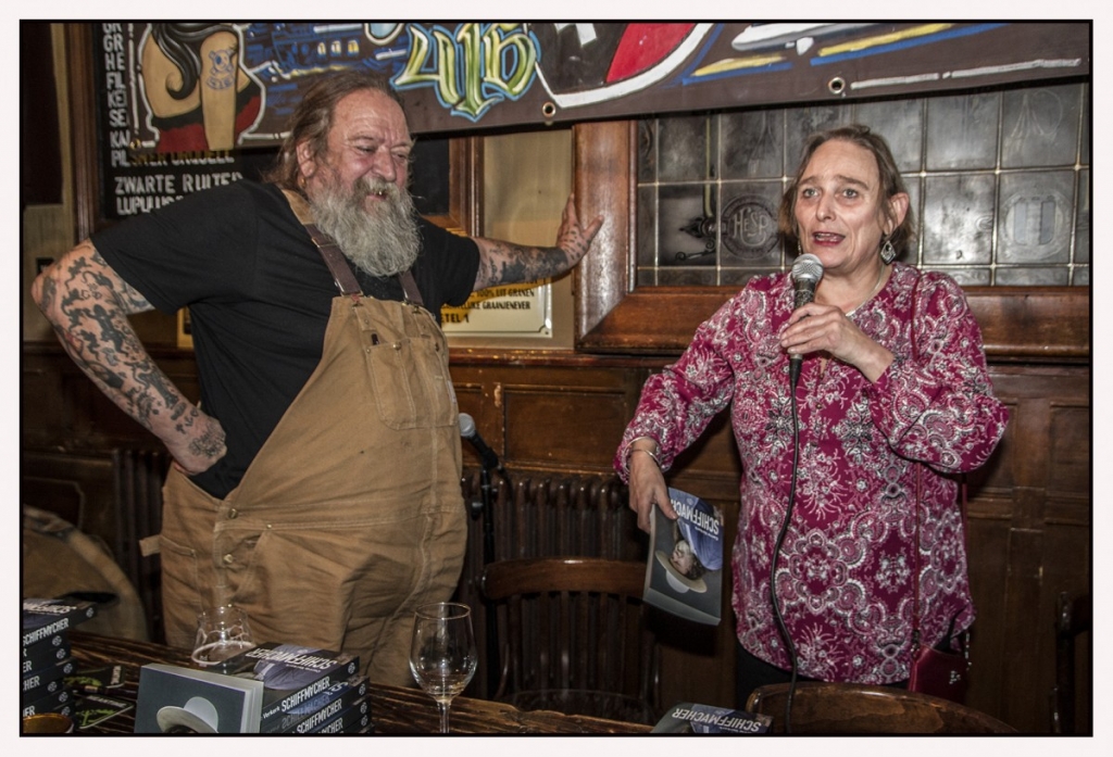 03. Henk en Corrie achter de tafel - Anne Rose Bantzinger