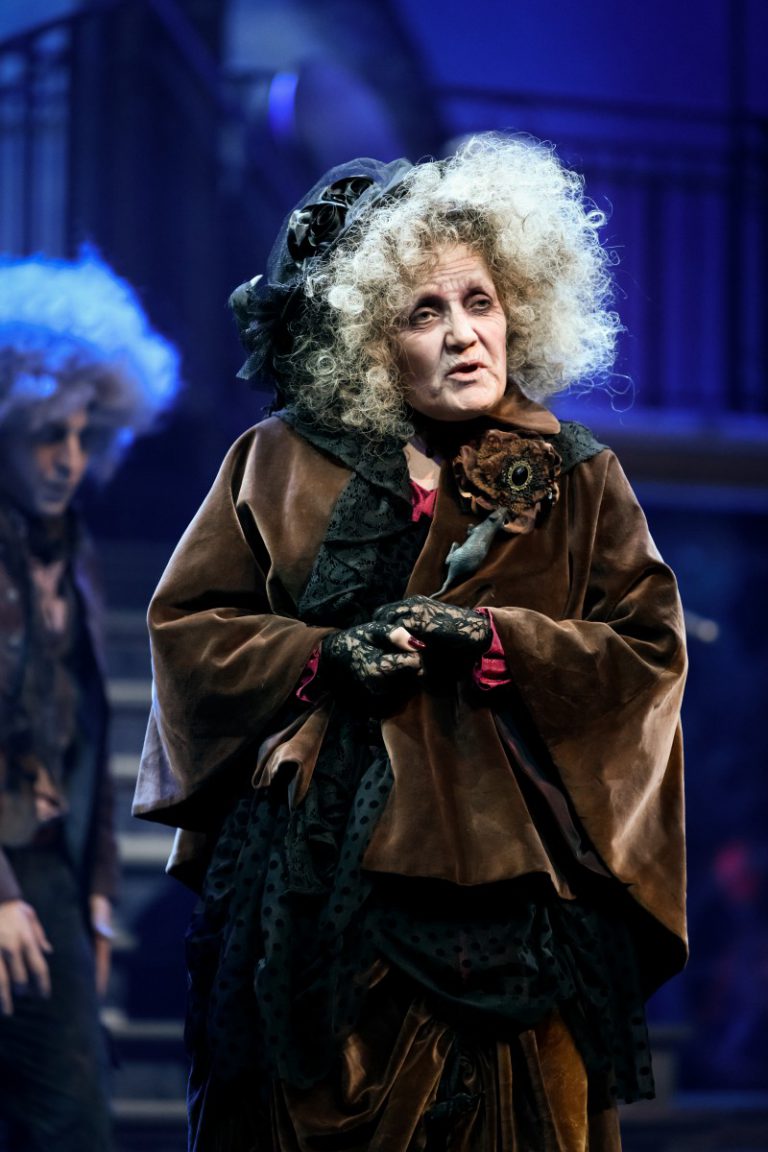 The Addams Family, met Irene Kuiper als oma Eudora Addams (foto Margot ...