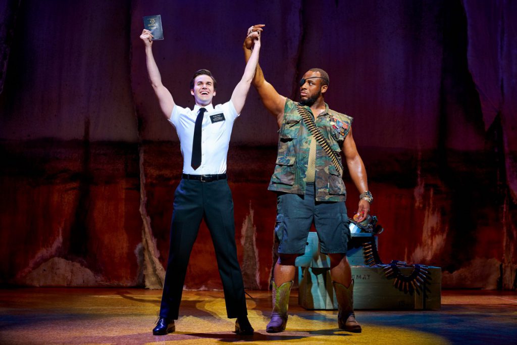The Book of Mormon, Kevin Clay en Thomas Vernal (foto Paul Coltas ...